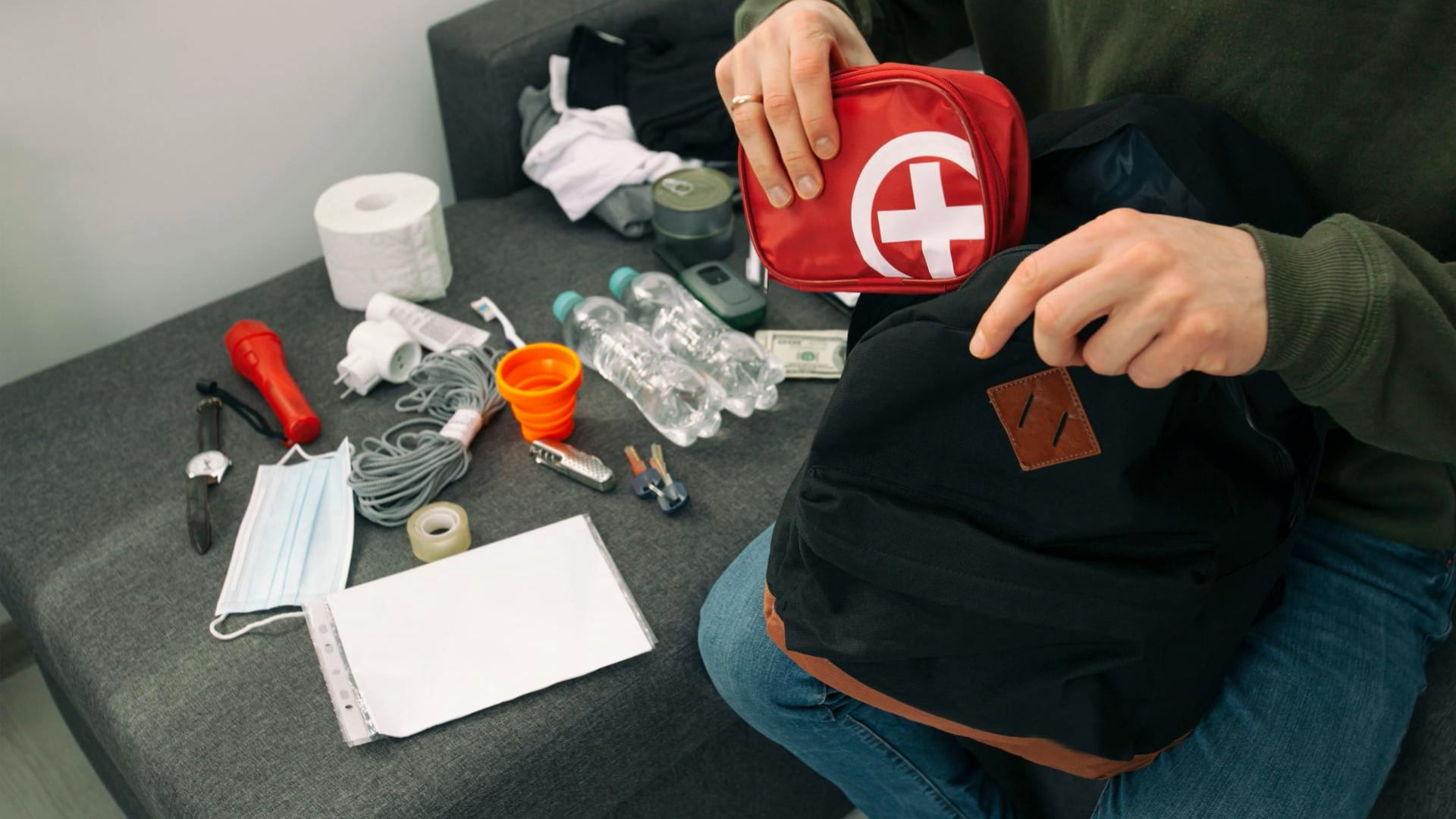 How to build an emergency kit for any season or situation
