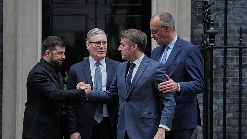 Zelenskyy vai reunir-se com Macron, Merz e Starmer em Londres no domingo