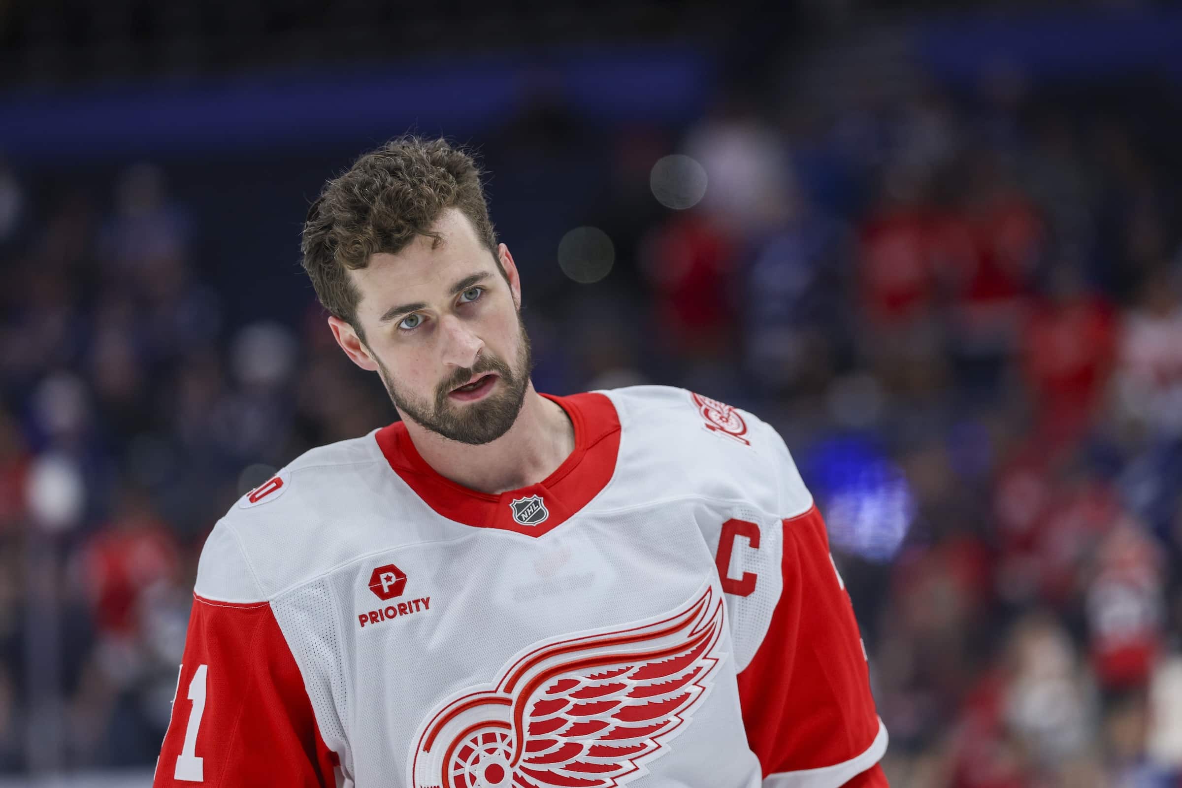 NHL-pommi: Detroitin kapteeni Dylan Larkin pyytänyt siirtoa – nämä ...