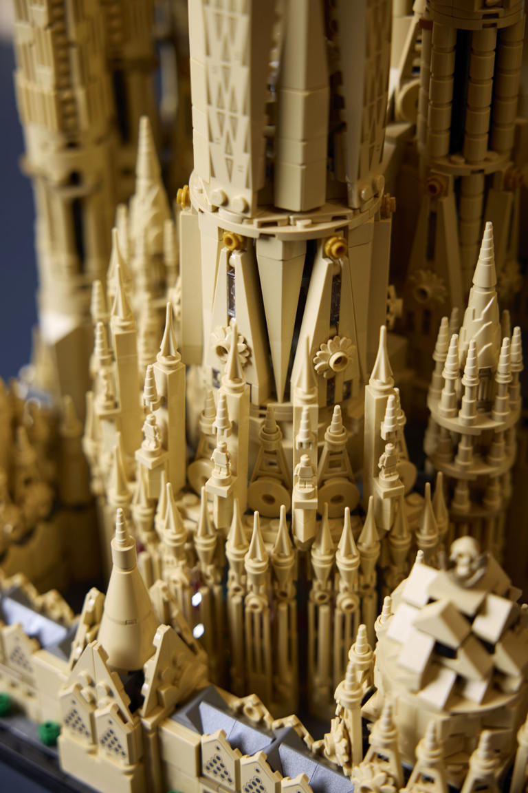 There’s a new record holder for the biggest ever LEGO set and it’s a beauty