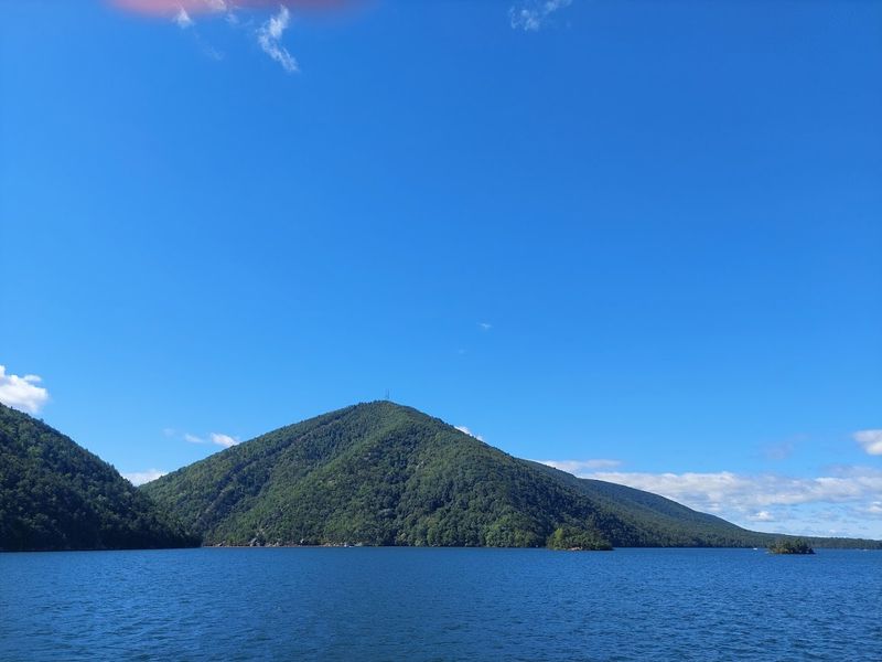 This stunning Virginia reservoir boasts 500 miles of spectacular ...