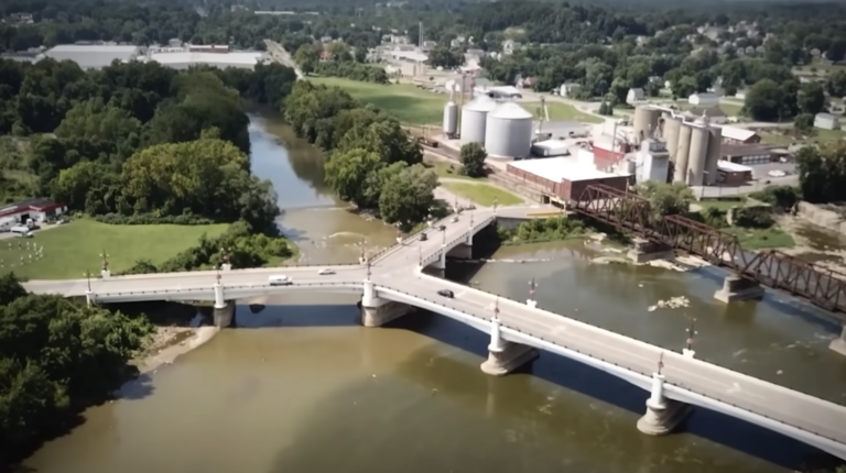 Exotic animal owner nearly kills a community: The Zanesville massacre