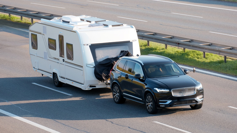 11 tips to safely tow a trailer or camper
