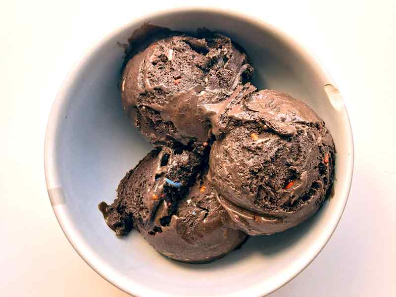 We tried all 3 of Jeni's new summer ice creams, and the 1 clear winner ...