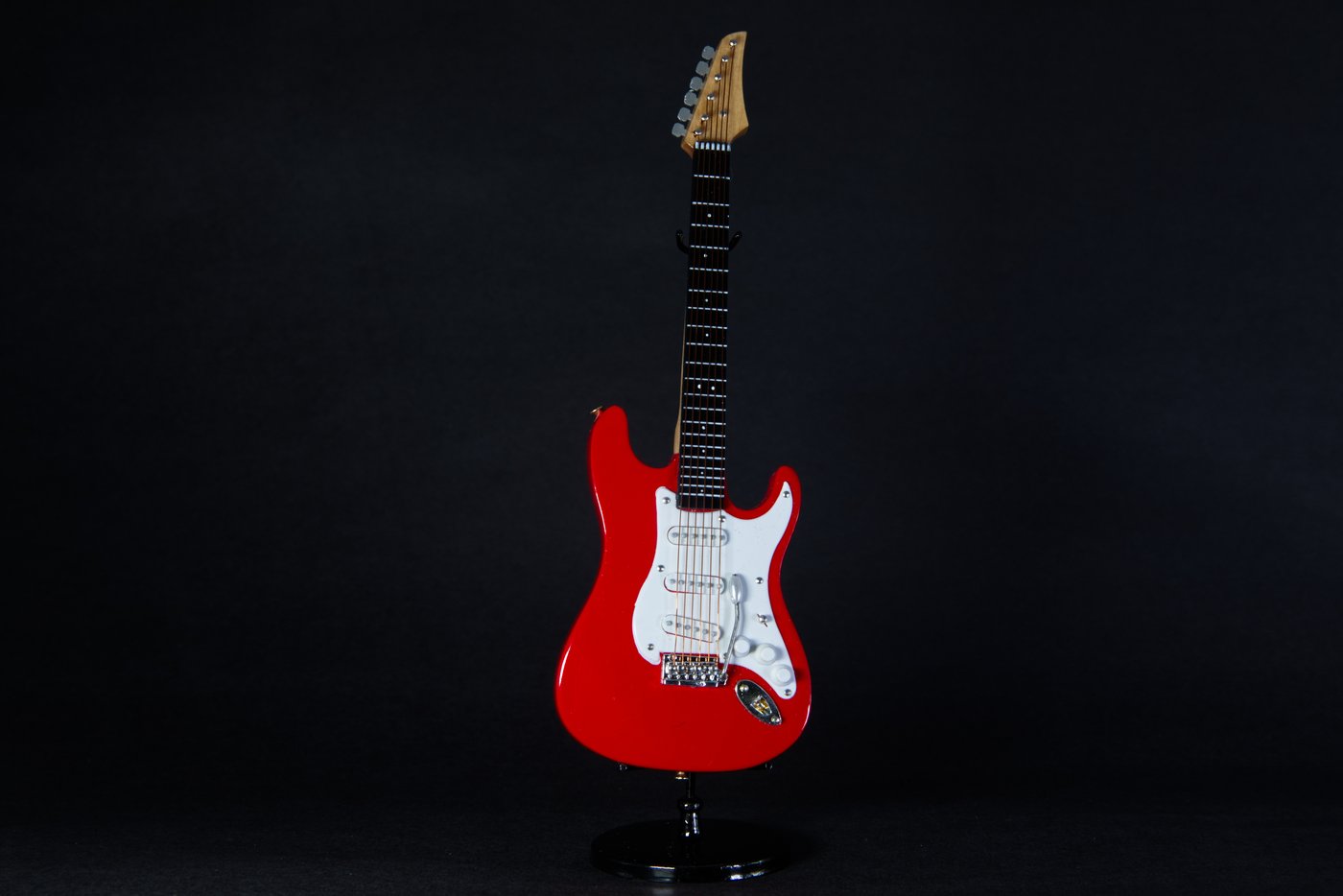 The electric guitar spawned garage bands, rock-god dreams and ...