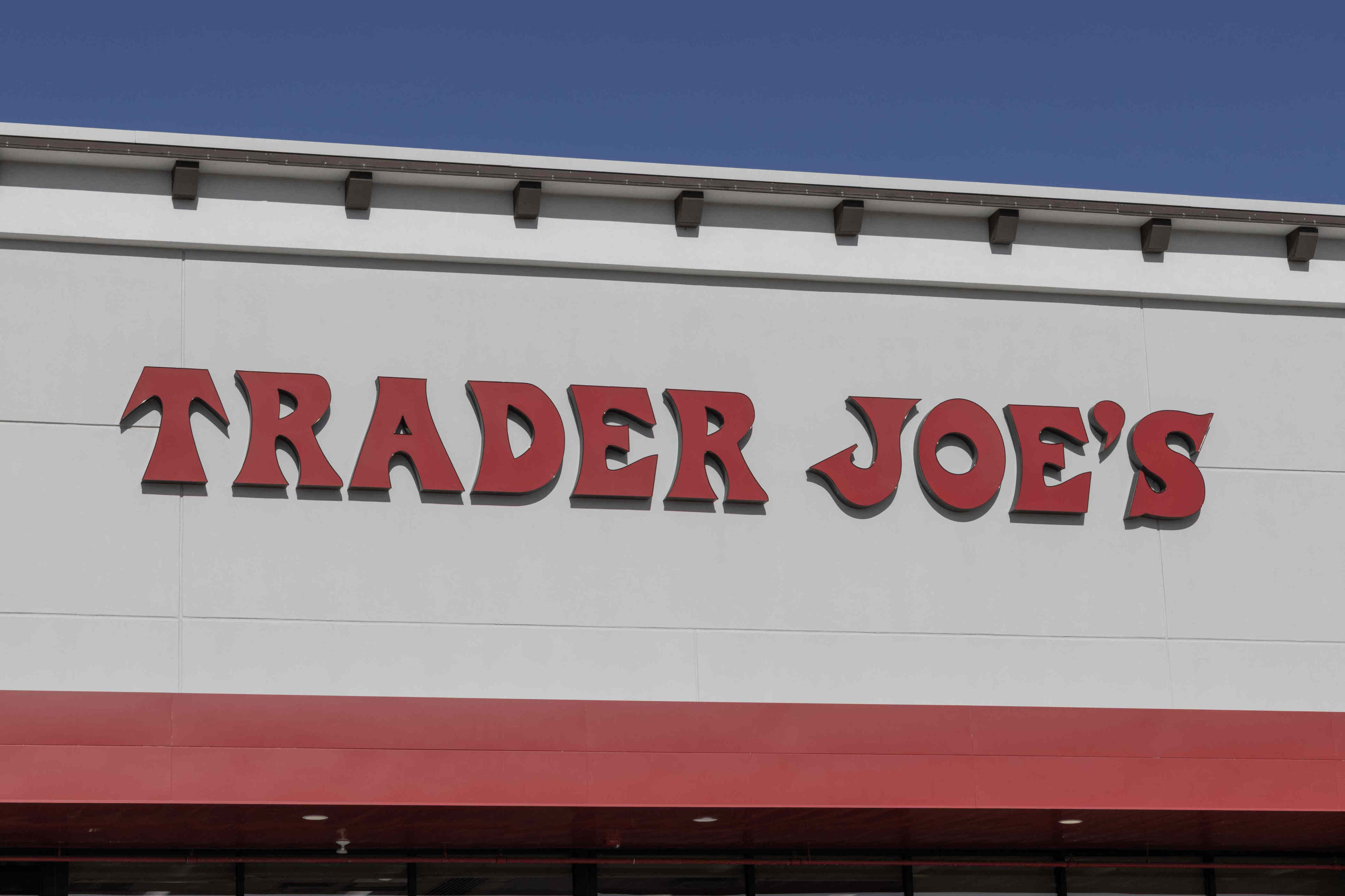 This $2 Trader Joe’s find is the easiest way to gift fresh-cut flowers