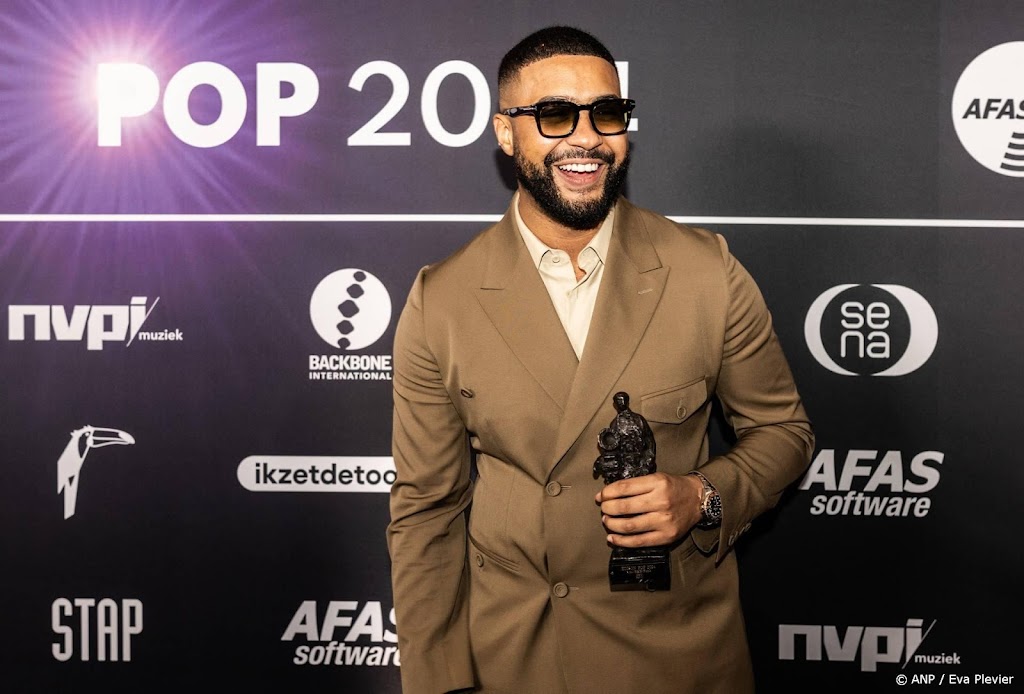 Ronnie Flex en Frenna helpen Idaly aan eerste nummer 1-hit