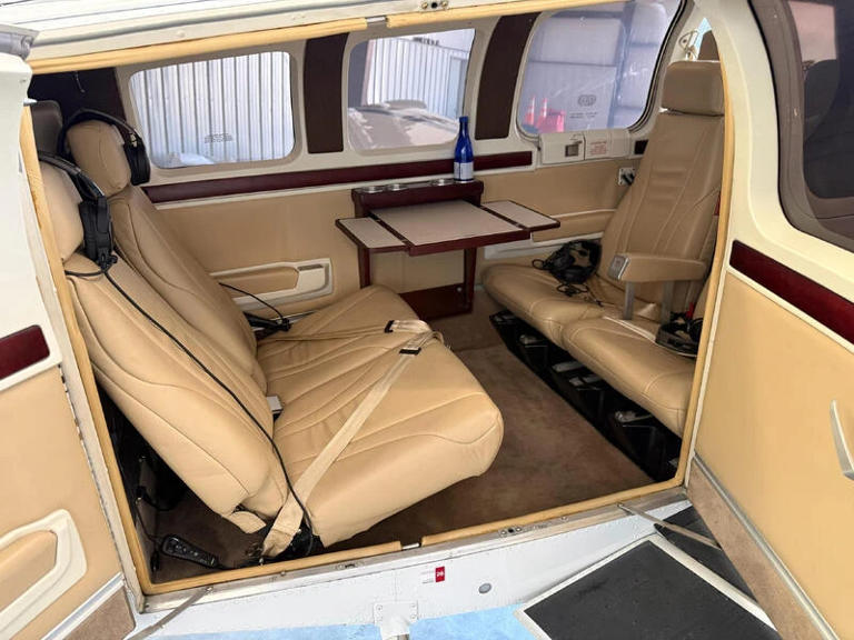 This 2006 Beechcraft Bonanza G36 is a versatile, generously equipped ...