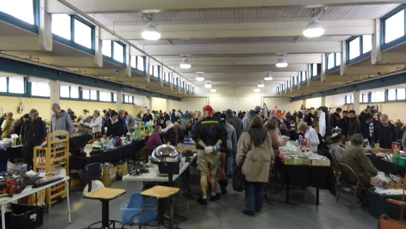 The gigantic flea market in Oregon where $30 loads your trunk with ...
