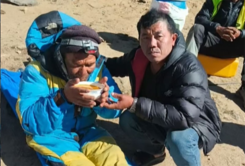 Mount Everest miracle: Missing Nepali Sherpa found alive during family ...