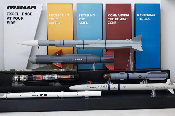 Putin puppet issues horror missile threat to 1 UK town - 'blow up the ...