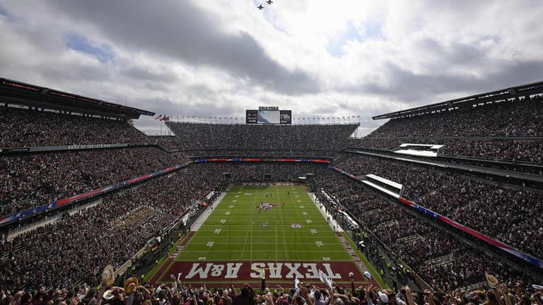 Lionel Messi set for historic night at Texas A&M’s Kyle Field ahead of ...