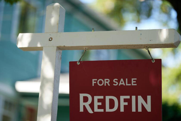 Average mortgage rate slips to 6.48%, retreating from 9-month high