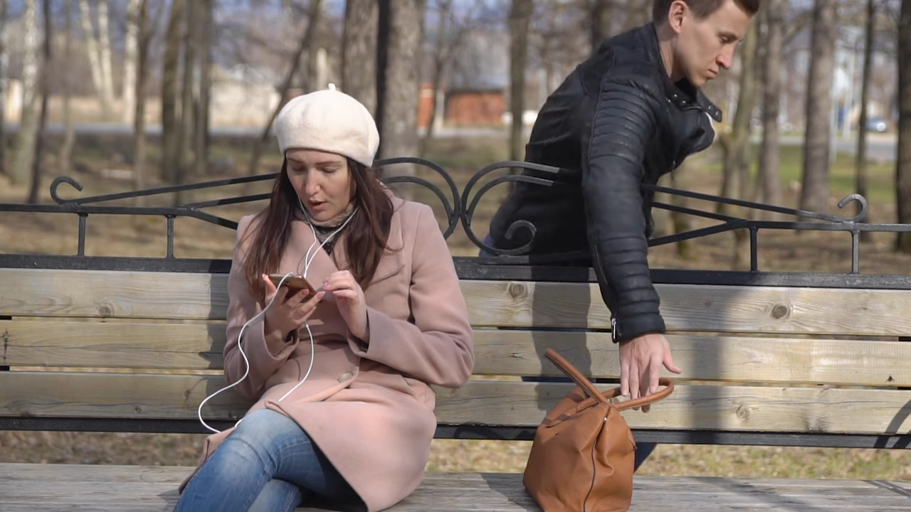 Watch these European pickpocket tricks before your next trip abroad