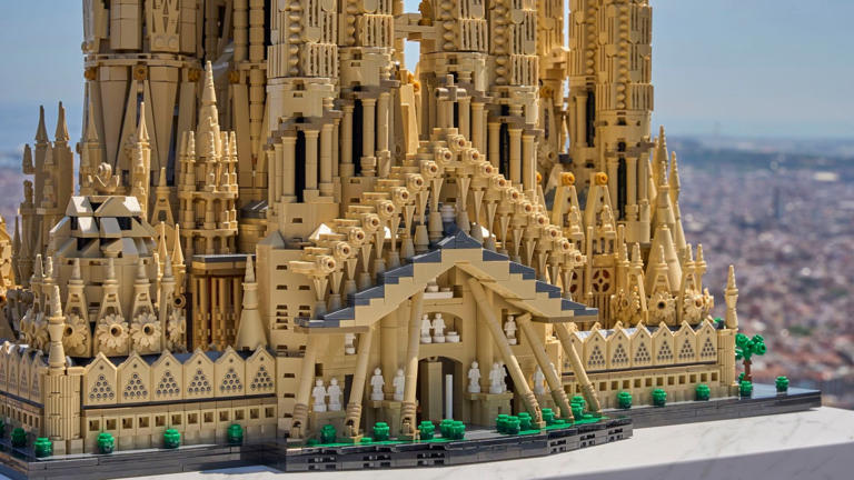 There’s a new record holder for the biggest ever Lego set and it’s a beauty