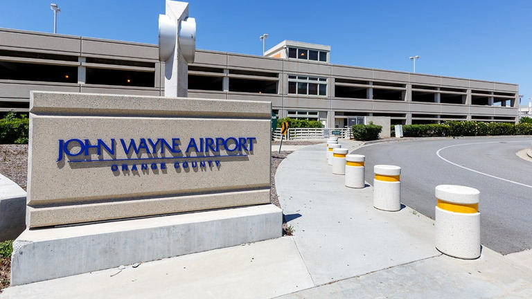 Military veteran’s painful walk across airport tarmac sparks strangers ...