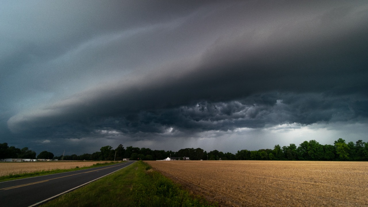 A derecho can flatten counties in hours, packing hurricane-force ...