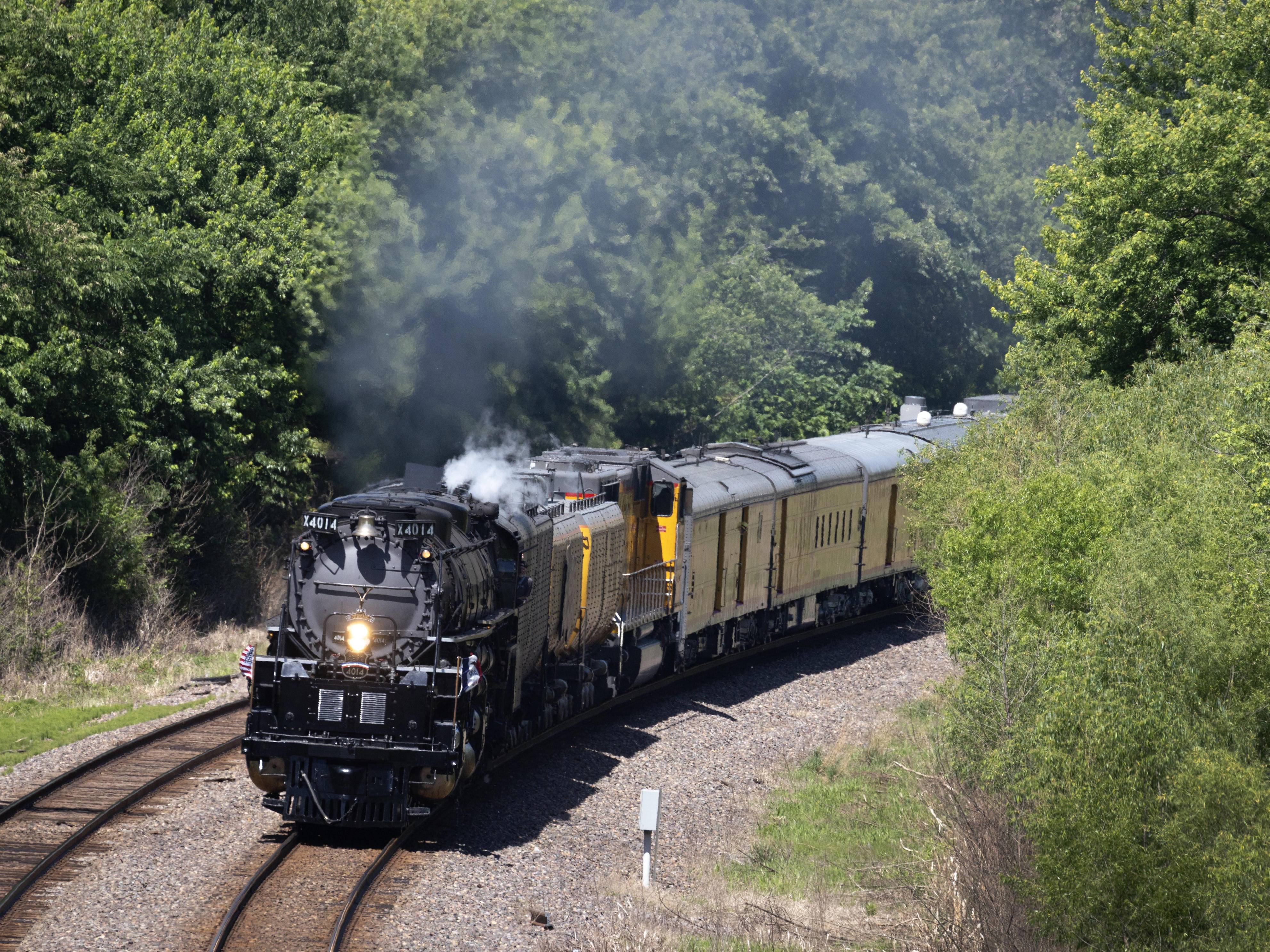 'Big Boy' fans flood social media as train passes through Illinois