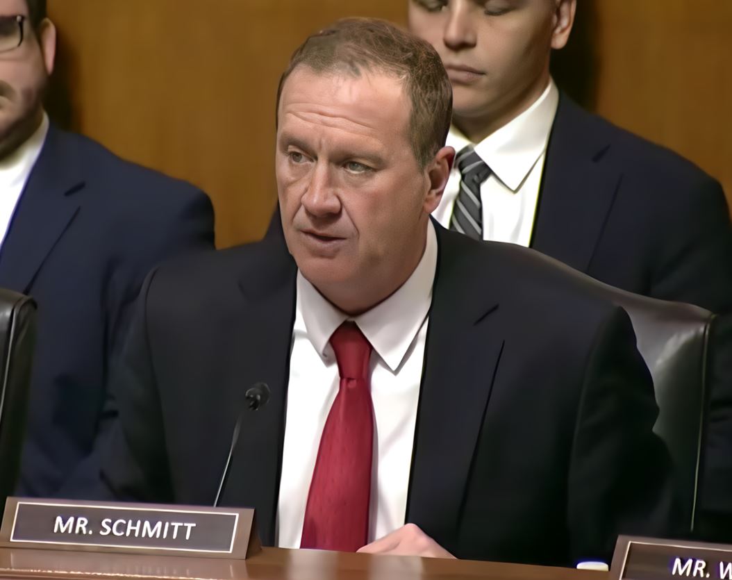 Senate Republicans seek to tighten rules for naturalized citizenship