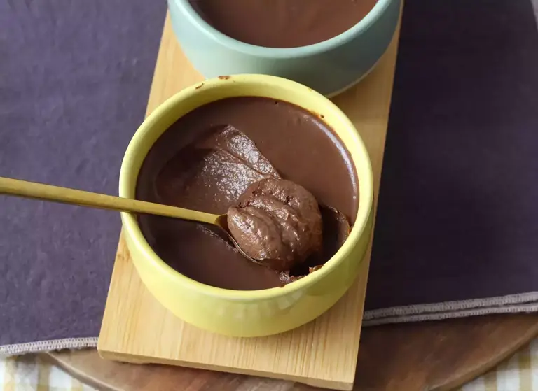 Crema de plátano y chocolate con solo tres ingredientes