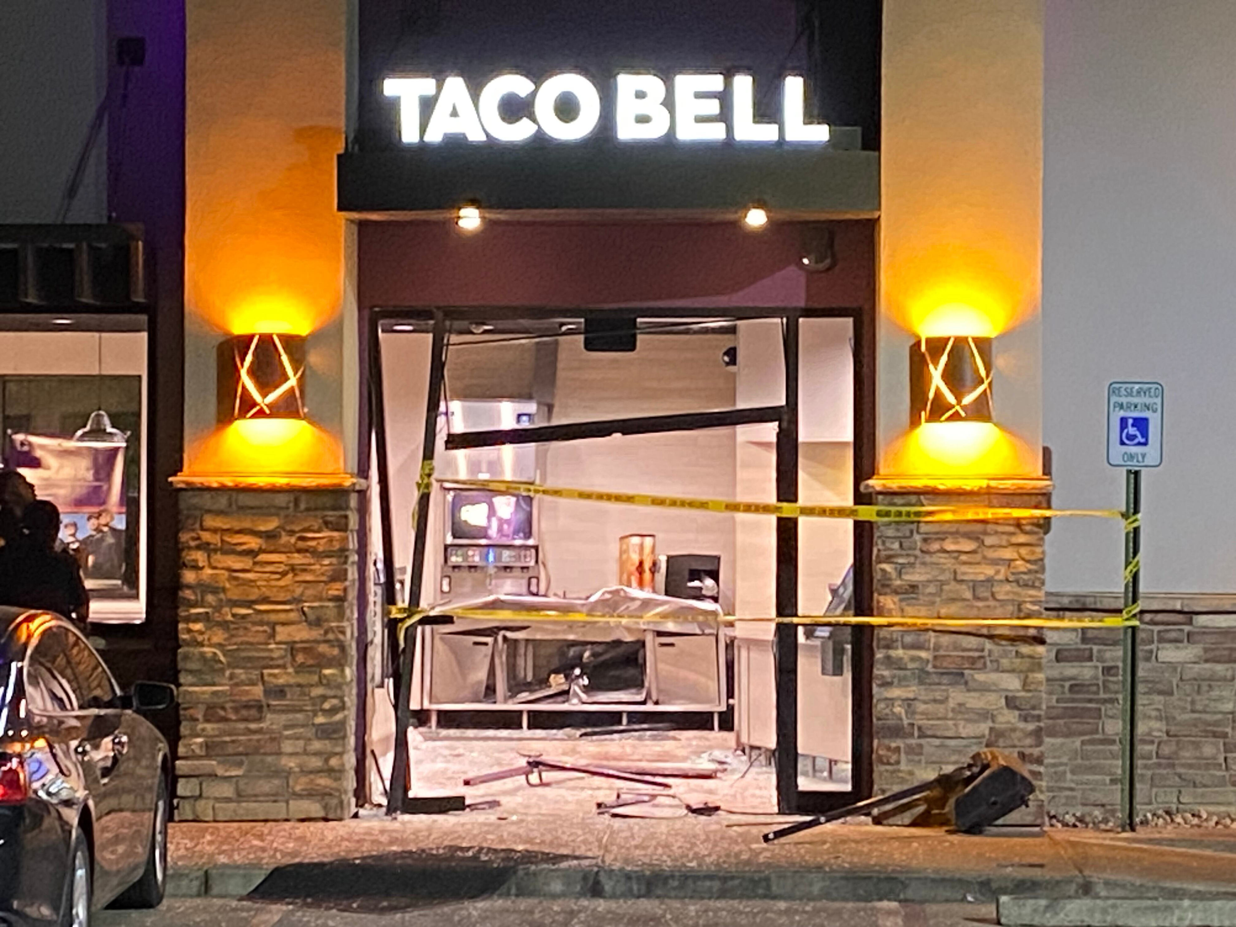 Vehicle crashes through Taco Bell entrance near UTOLEDO