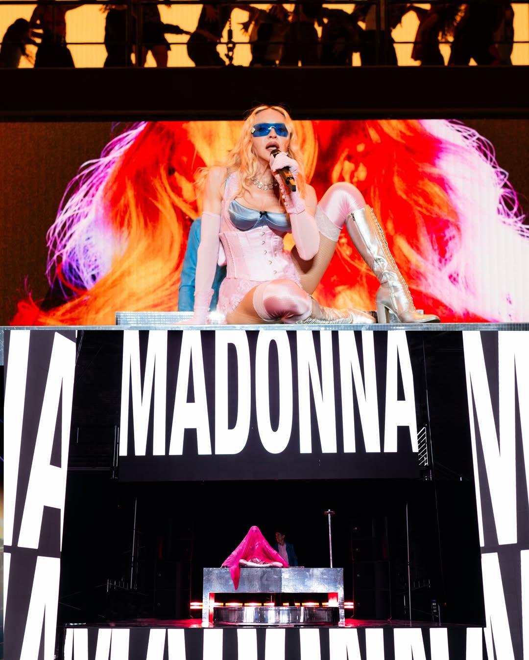 Madonna estreia faixas inéditas de Confessions II em show surpresa