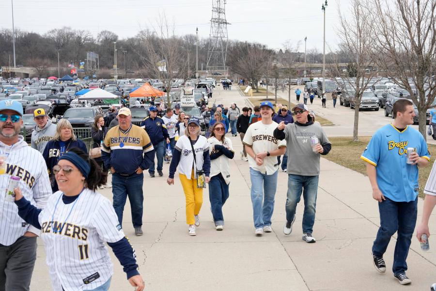 Brewers’ American Family Field surpasses 1,000,000 fans on the season