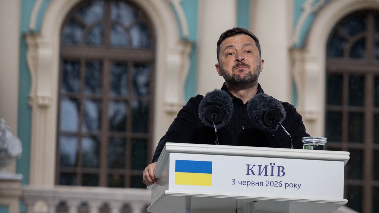House passes Ukraine aid as Zelenskyy pokes Putin