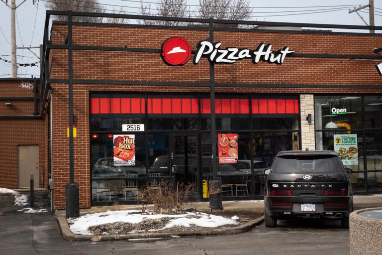 Pizza Hut facing $100 million lawsuit over delivery system