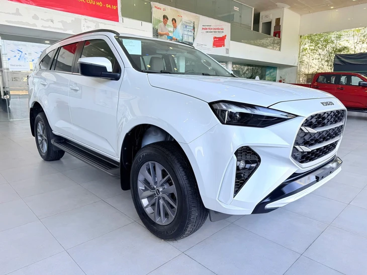 Tin tức giá xe: Isuzu mu-X giảm tới 115 triệu tại đại lý, SUV D nhảy ...