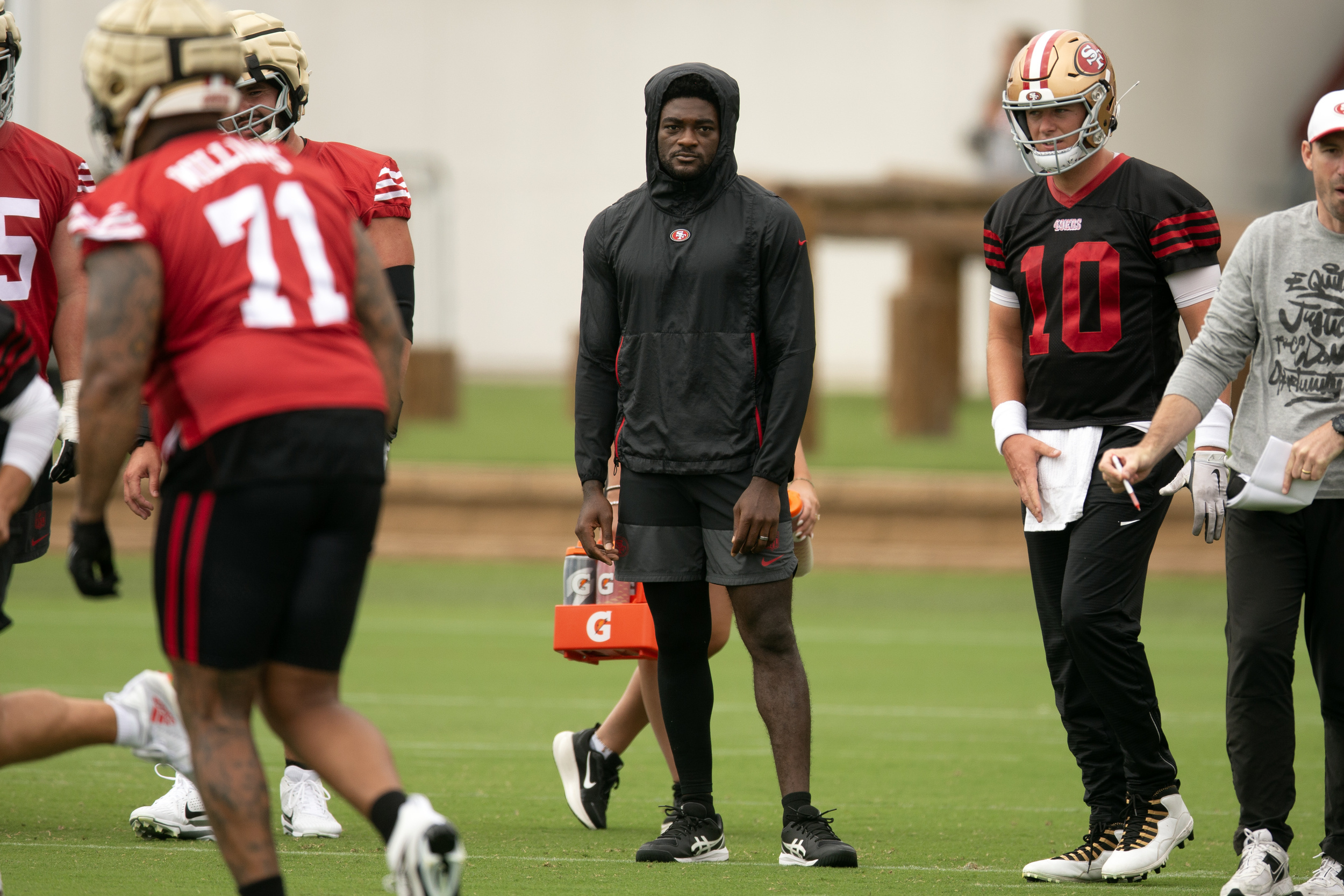 Arrest warrant issued for 49ers WR Brandon Aiyuk