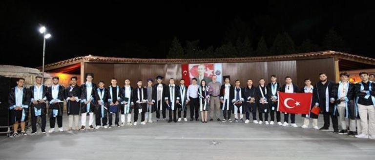60 kişilik bölümünün tek kadın öğrencisi Bahar mezun oldu: Dışarıda ...