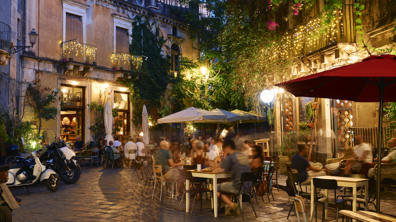 The type of restaurant Rick Steves warns tourists to avoid when ...