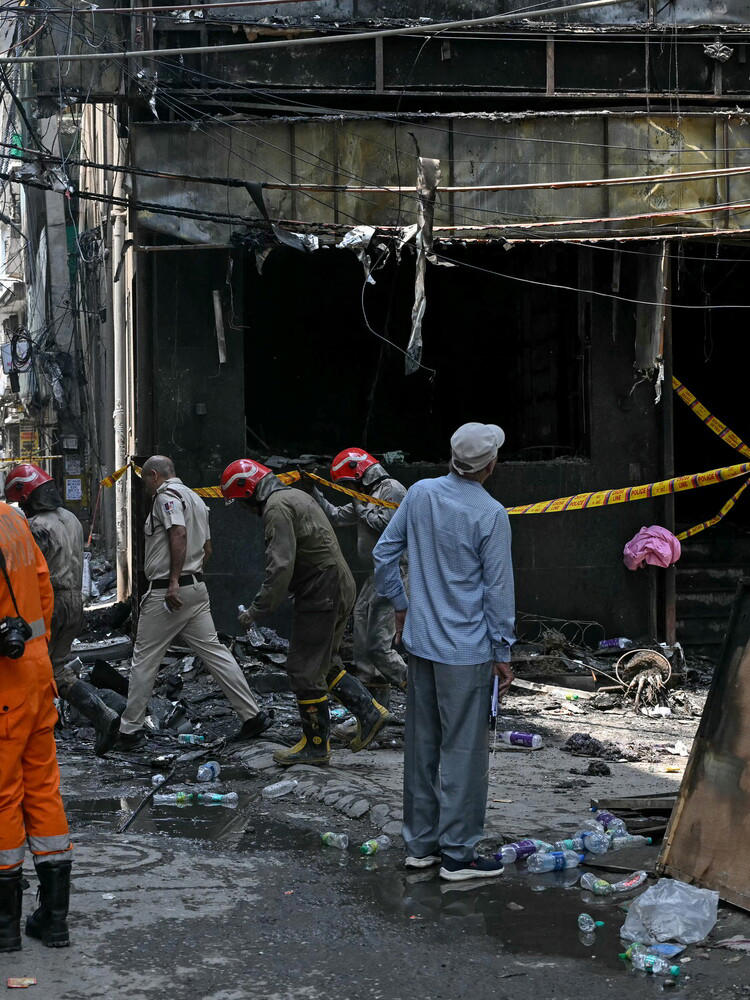 Incendio in hotel a New Delhi in India, 21 morti e 26 feriti
