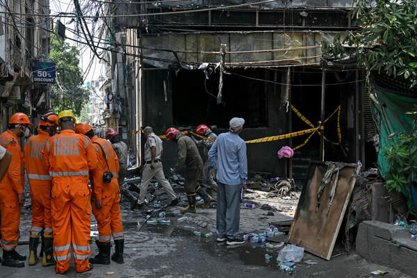Incendio in hotel a New Delhi in India, 21 morti e 26 feriti