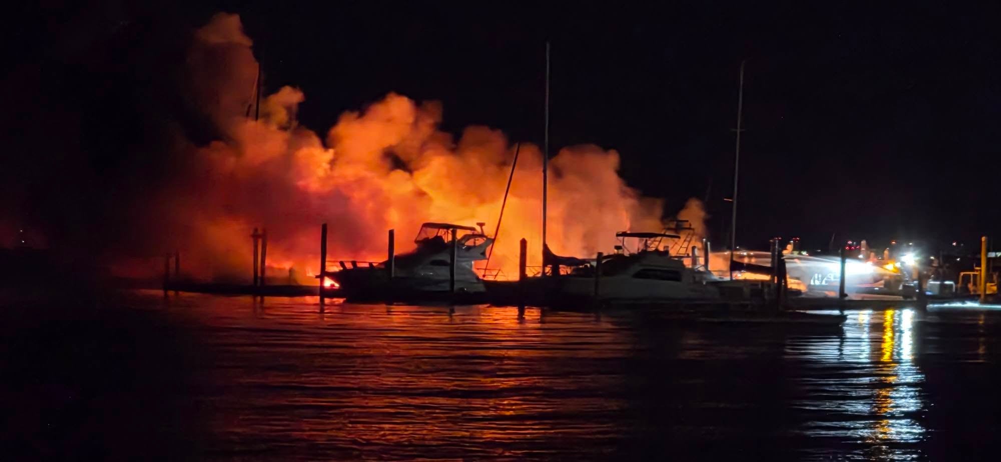 Large fire destroys multiple boats at Winthrop yacht club