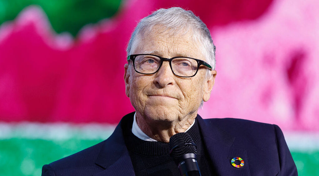 Bill Gates donated $60 billion and it cost him over $350 billion in net ...