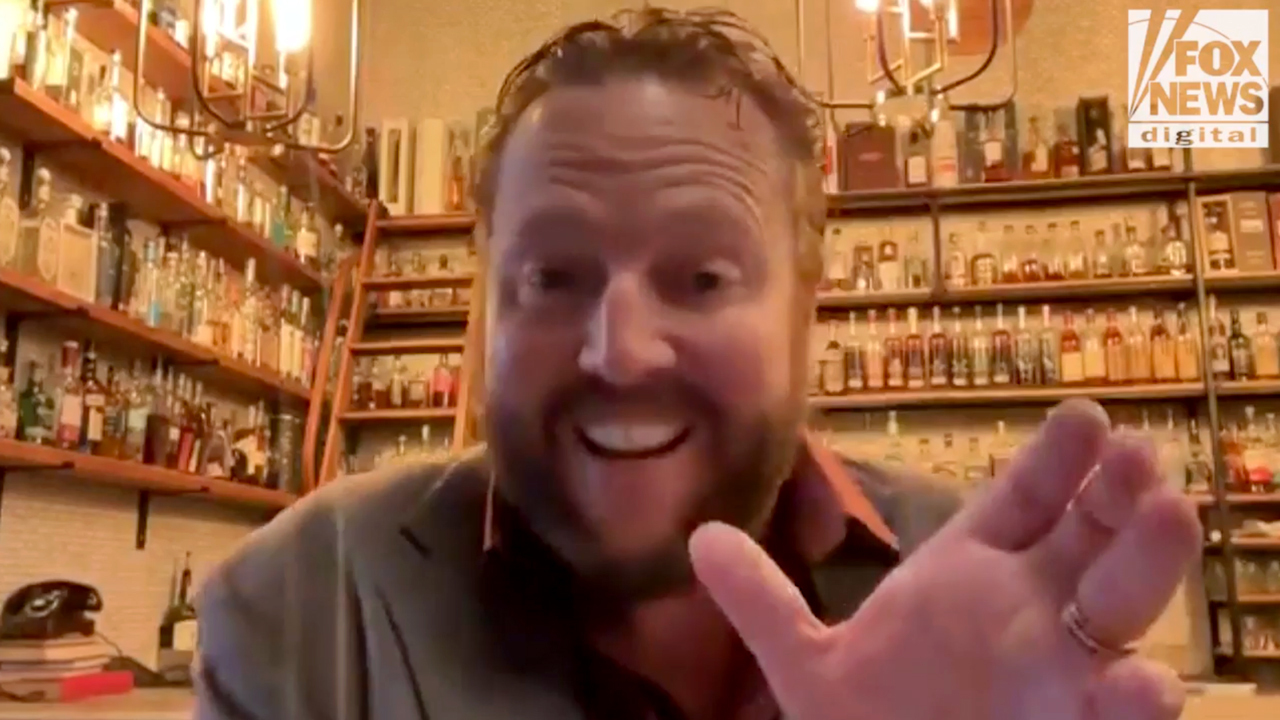 Restaurant owner says tip screens are turning coffee runs into 'awkward ...