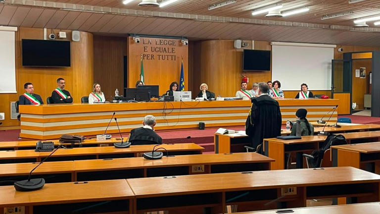 Torino, uccise il padre violento: assolta in appello per legittima ...