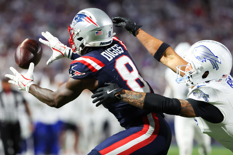 Patriots rival deletes recruitment post for Stefon Diggs amid ...