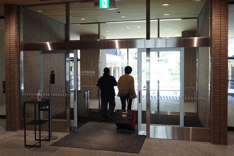 The Japanese door that runs on gravity