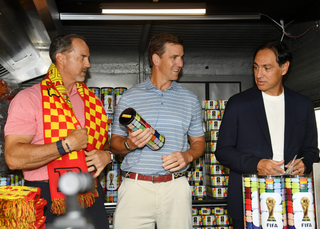 NY Giants’ Eli Manning, Shaun O’Hara team up with Italian soccer icon ...