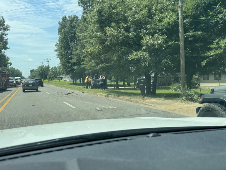 Crash with injuries blocks North Church