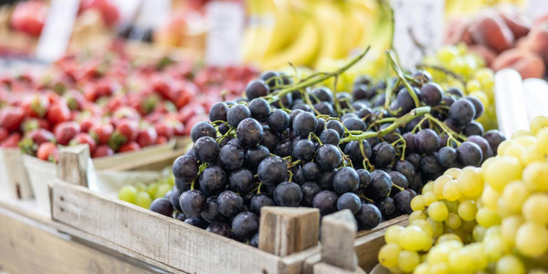 Is it actually OK to sample grapes at the grocery store? Experts weigh in