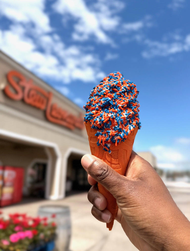 Stew Leonard's sells New York Knicks-themed ice cream cones and coffee
