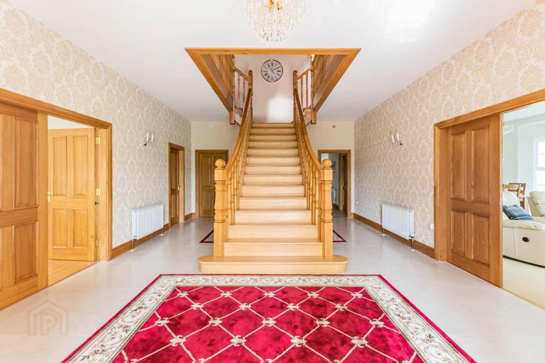 Have a look around this amazing 7-bedroom family home with two spacious ...