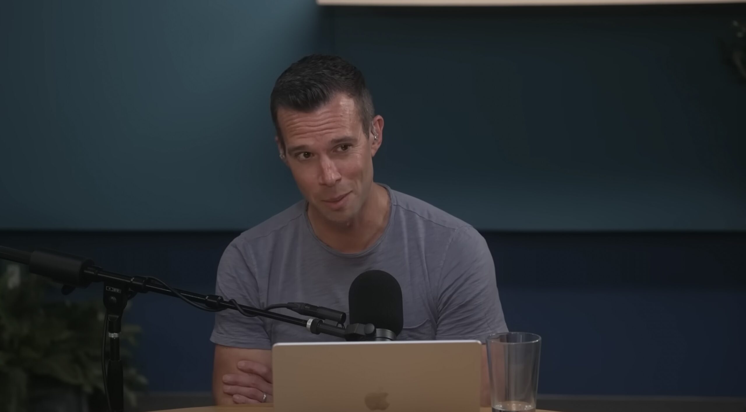 ‘Pod Save America’ host mistakenly invited to Trump’s White House UFC ...