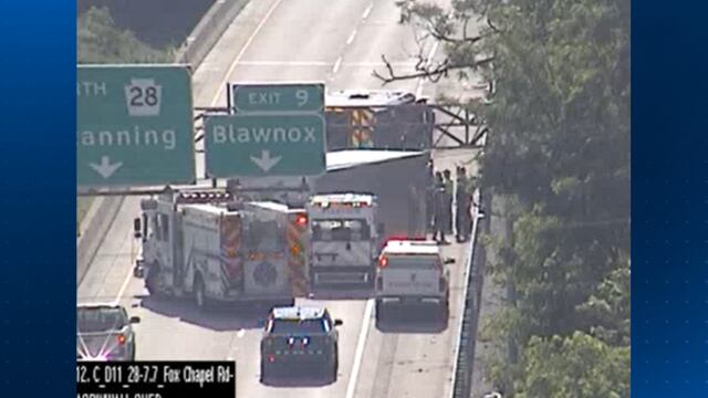 Box truck overturns on northbound Route 28 near Blawnox exit