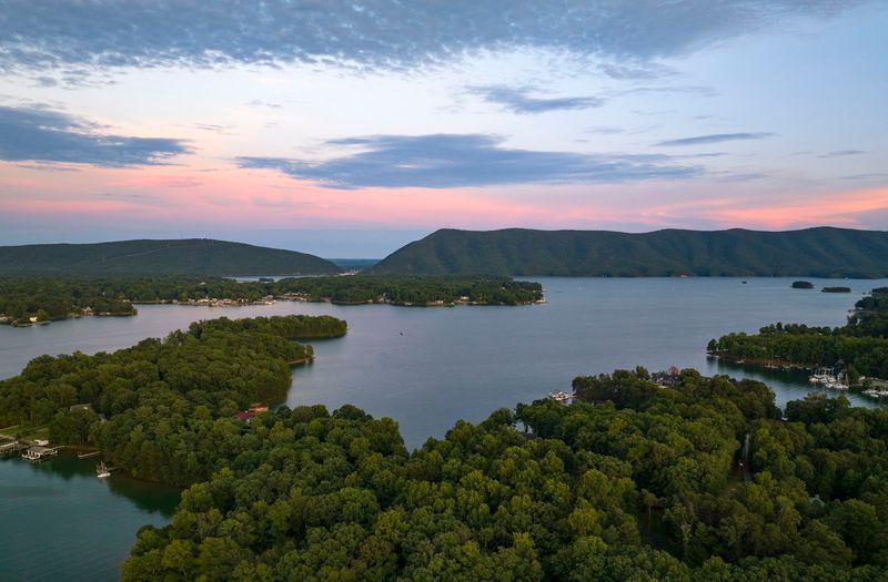 This stunning Virginia reservoir boasts 500 miles of spectacular ...