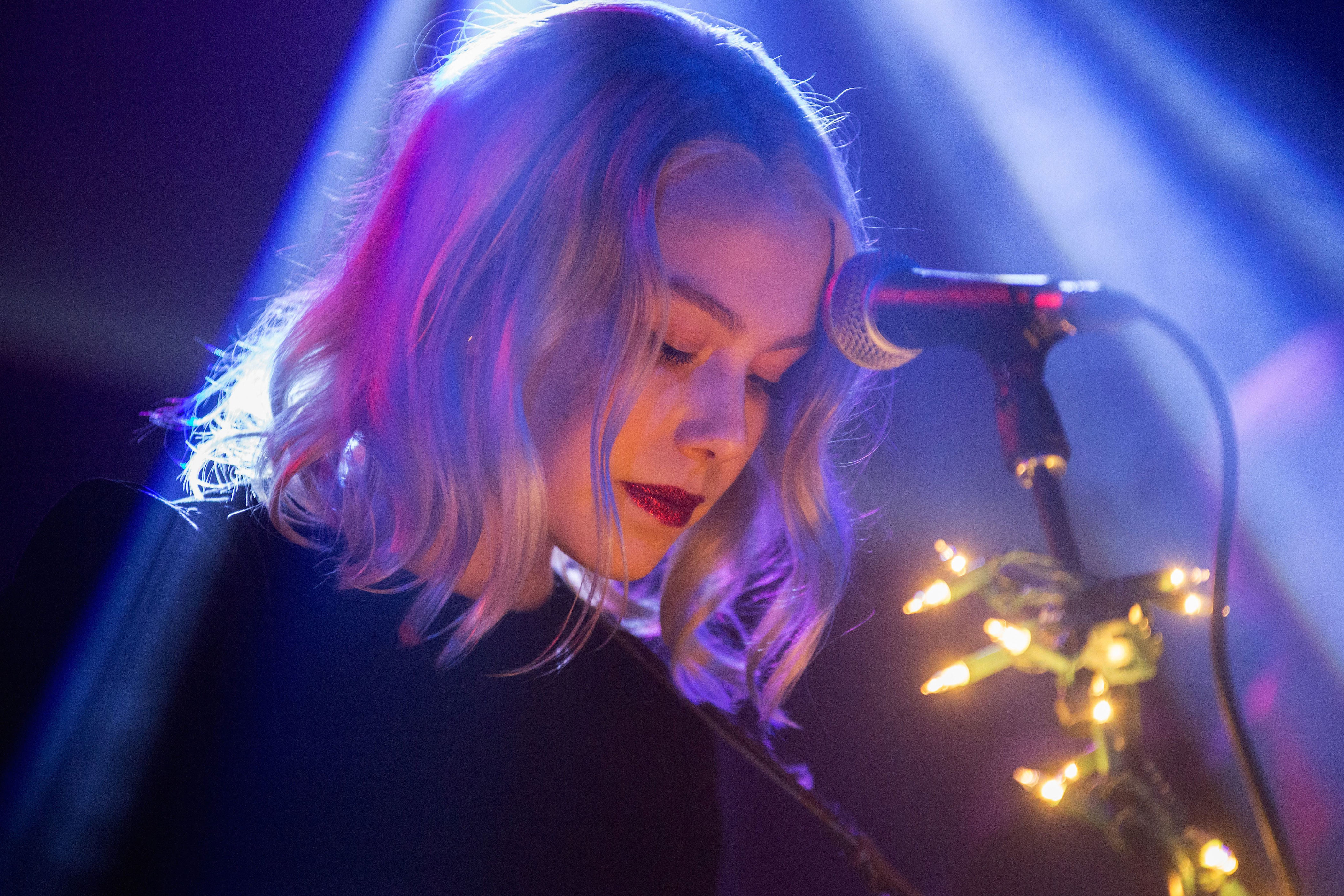 Phoebe Bridgers at Madison Square Garden: Maybe all concerts should ban ...